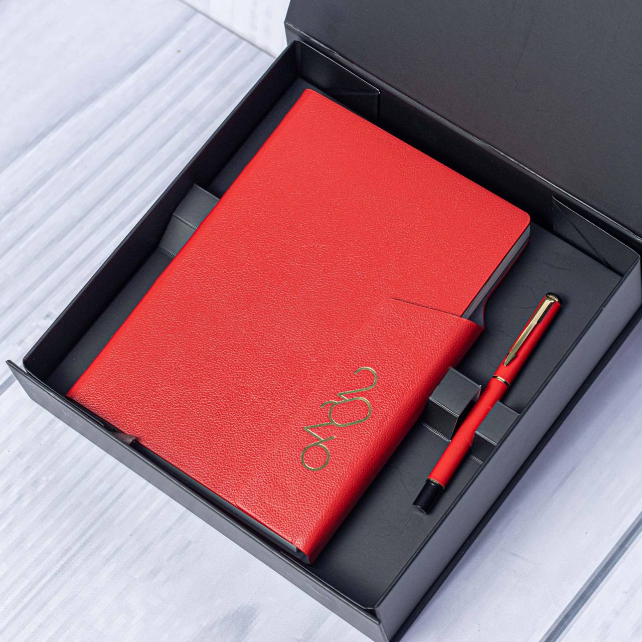 2026 BRANDED DIARIES WITH AN EXECUTIVE PEN – Luxury Homes Collections